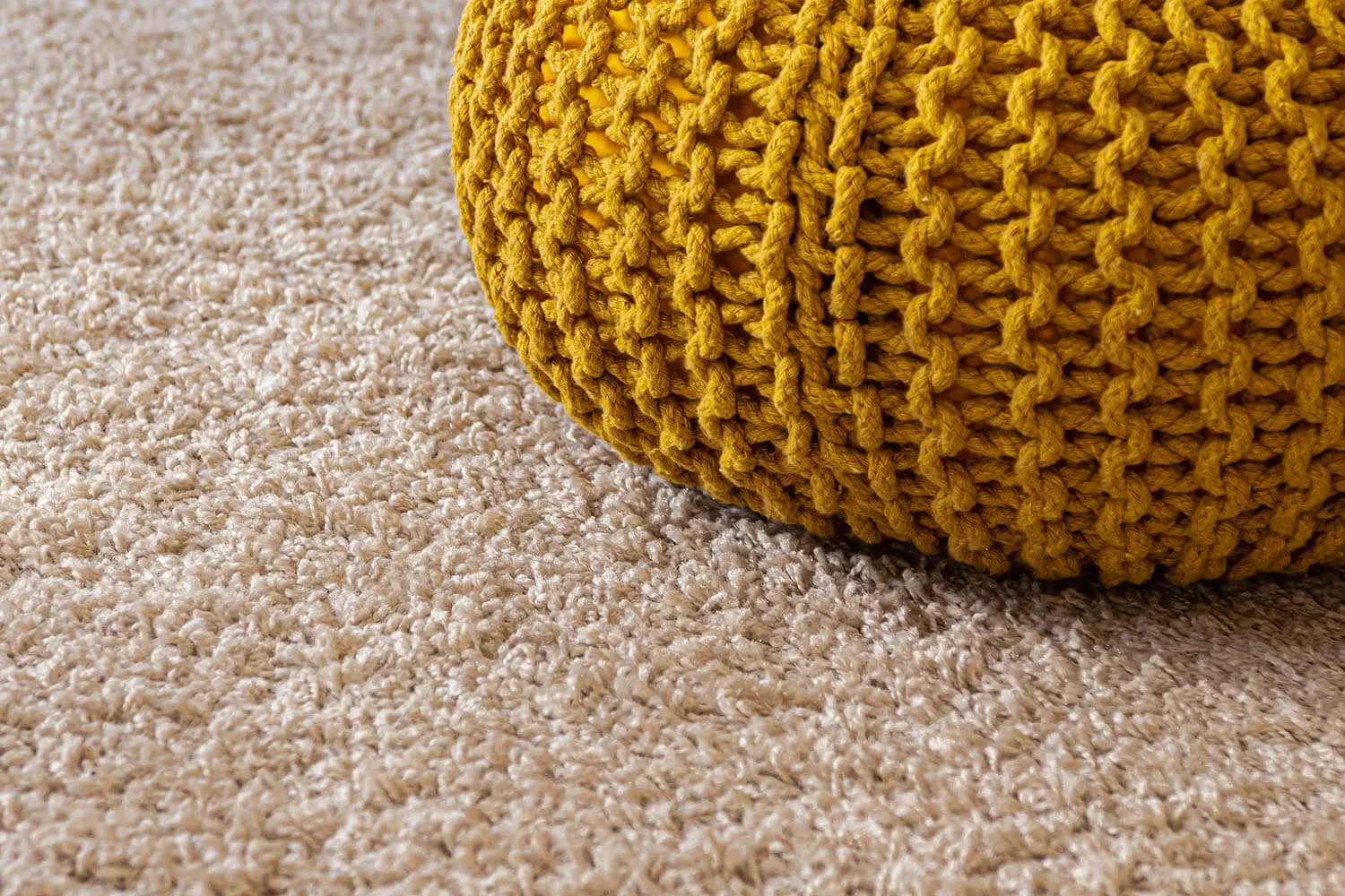 Step by step guide to clean your carpets. - Aapeha